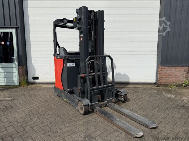 Reach truck
Linde R16HD-01