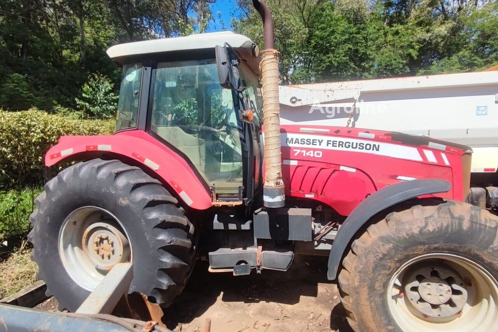 Novi Massey Ferguson 7140 traktor točkaš