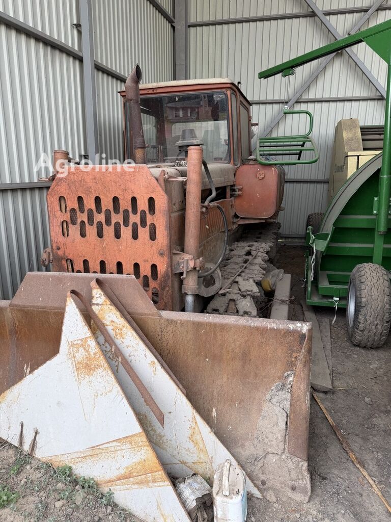 DT 75 traktor guseničar