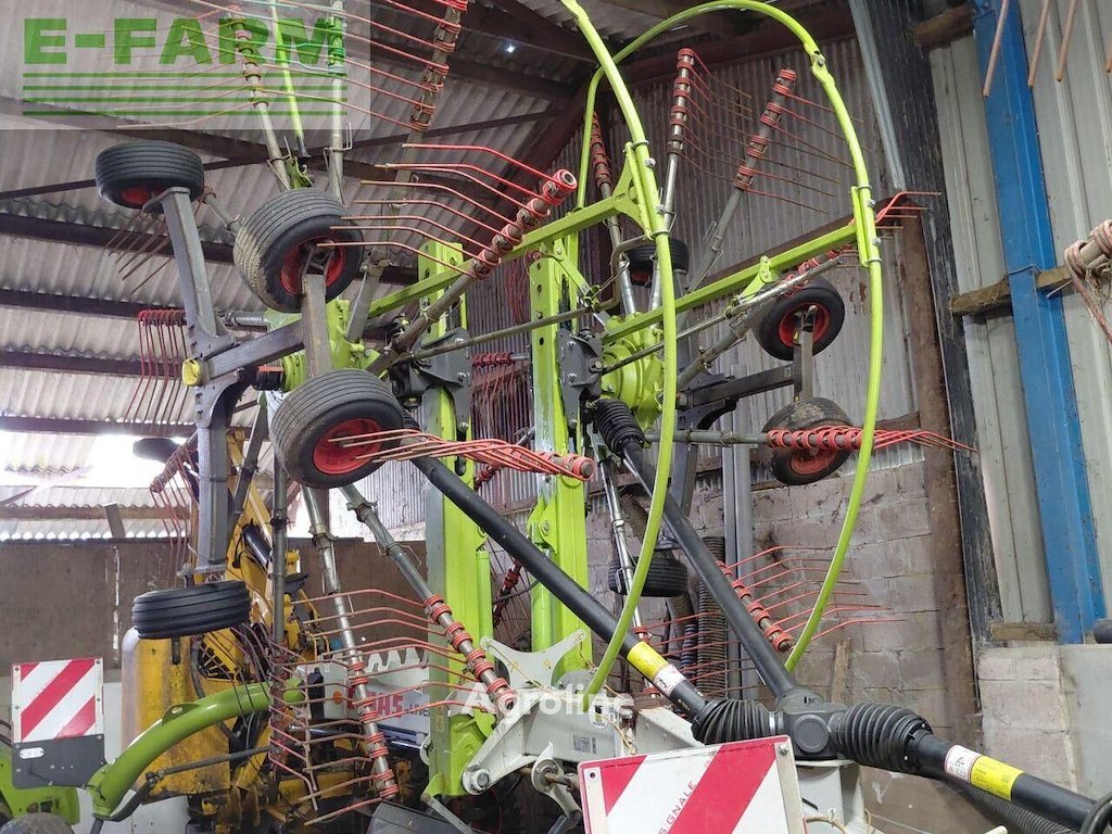 Claas 2700 prevrtač sena