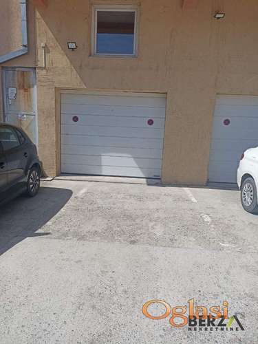 GARAŽA ZA PUNJAČEM ZA ELEKTRIČNE AUTOMOBILE U RUMENAČKOJ ULICI