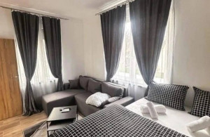 EKSKLUZIVNA PRODAJA-polovina vile sa 2 apartmana u centru Mataruške Banje
