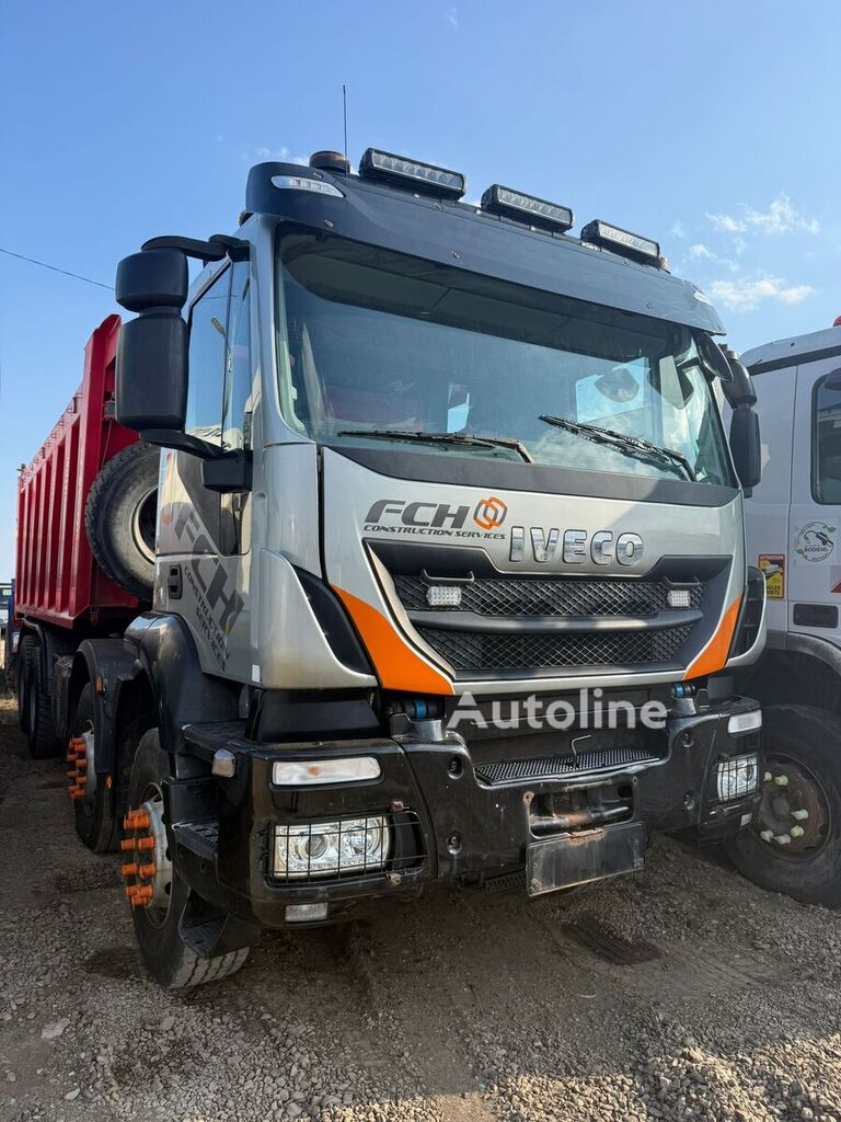 Prodaje se IVECO Trakker kiper na aukciji