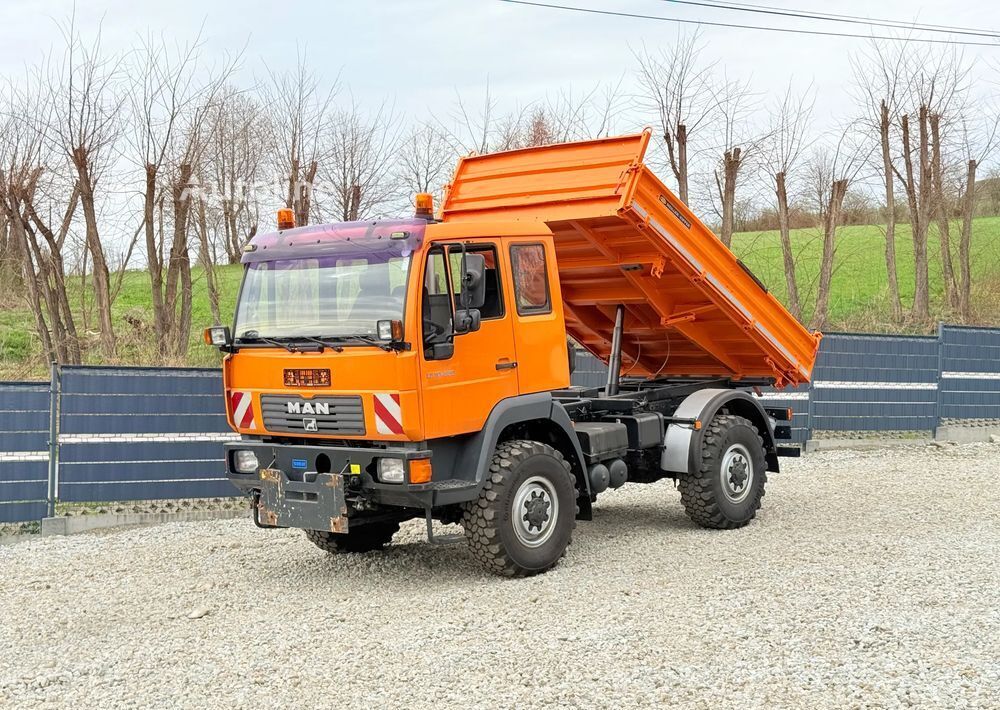 MAN 10-220 * Zimowe Utrz kamion kiper < 3.5t
