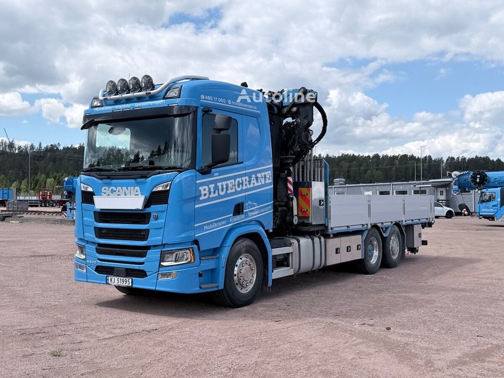 Prodaje se Scania R-serie kamion s ravnom platformom na aukciji