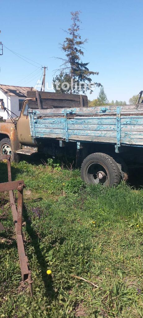 GAZ 52 kamion s ravnom platformom