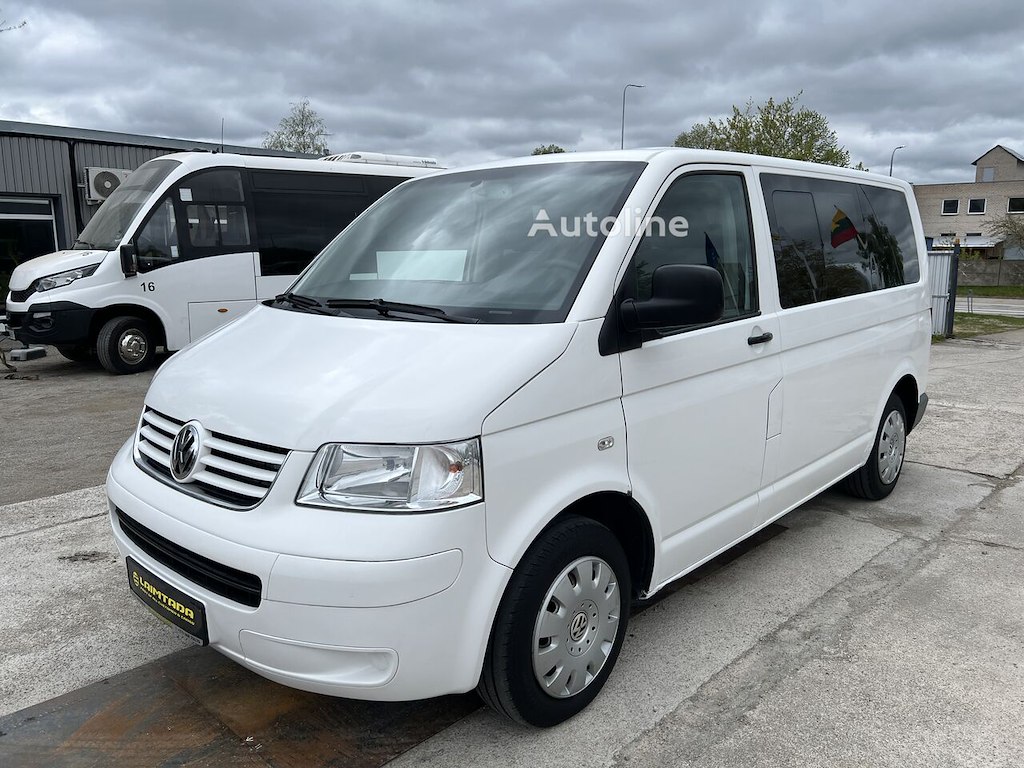 Volkswagen Caravelle kombi minibus