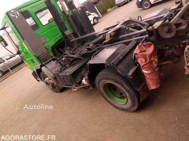Prodaje se IVECO 100E18 rol kiper sa kukom na aukciji