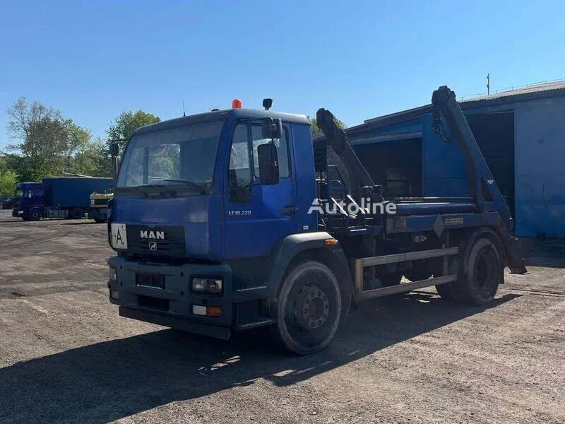 MAN LE 18.220 kamion autopodizač kontejnera