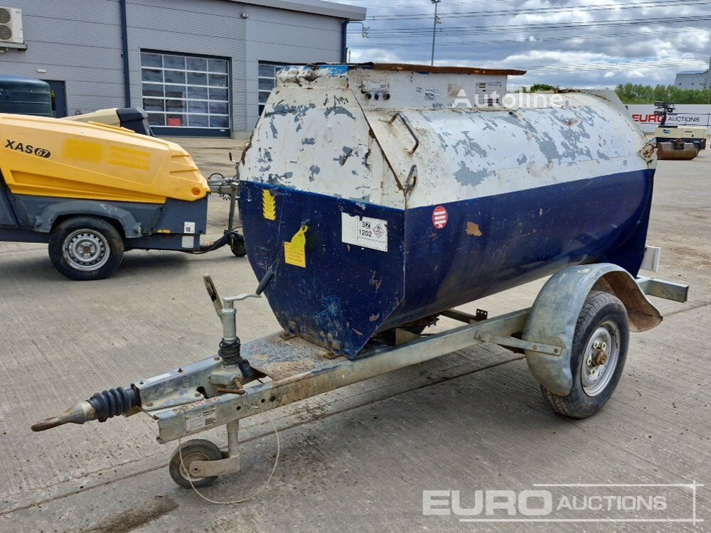 Prodaje se Main prikolicu autocisternu na aukciji