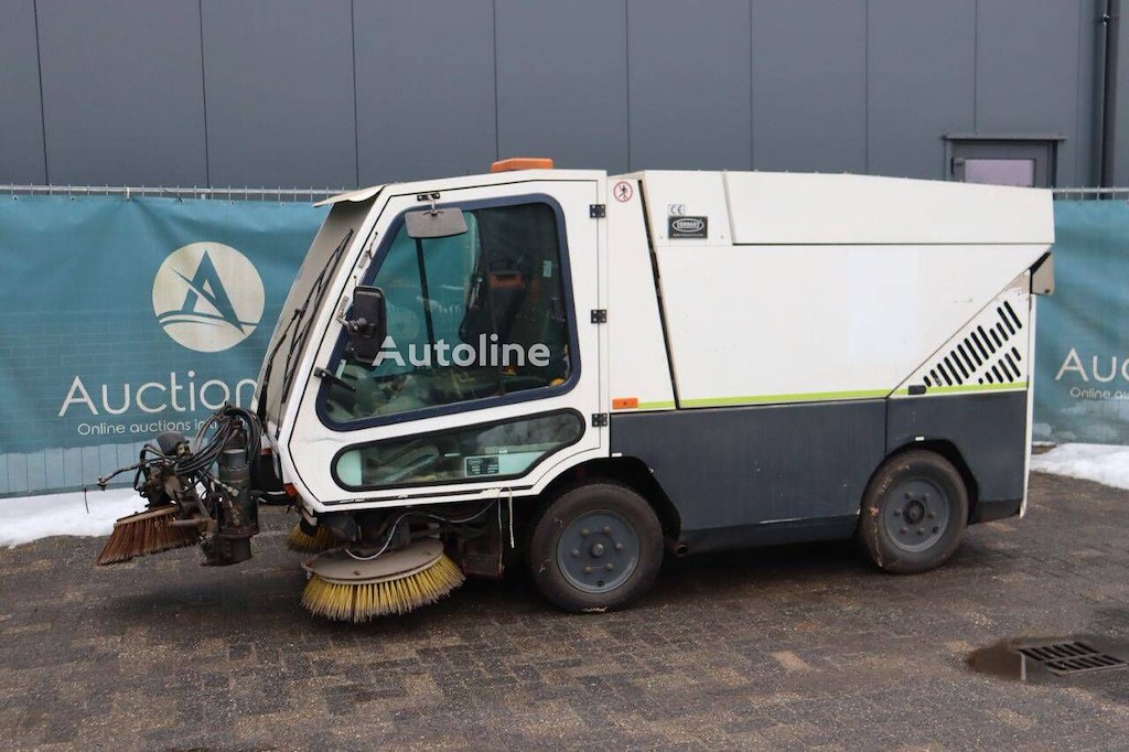 Prodaje se Tennant A60 vozilo za čišćenje ulica na aukciji