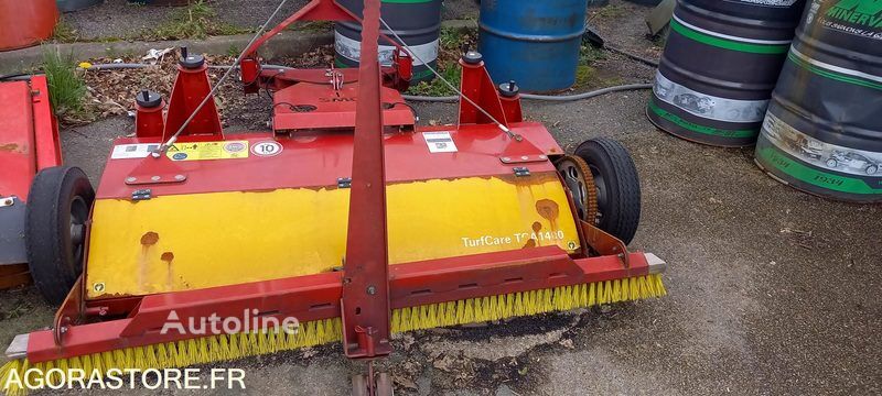 Prodaje se TURFCARE TCA 1400 vučeni čistač puteva na aukciji
