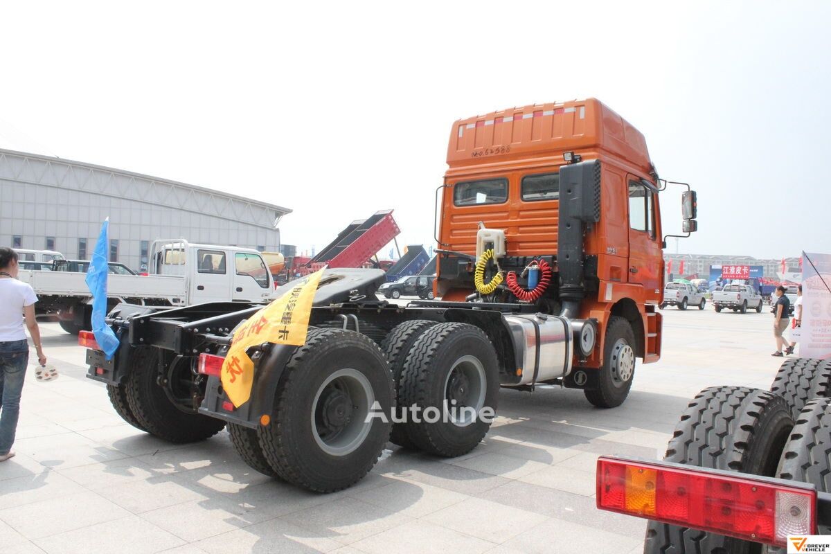 Shacman F3000 tegljač