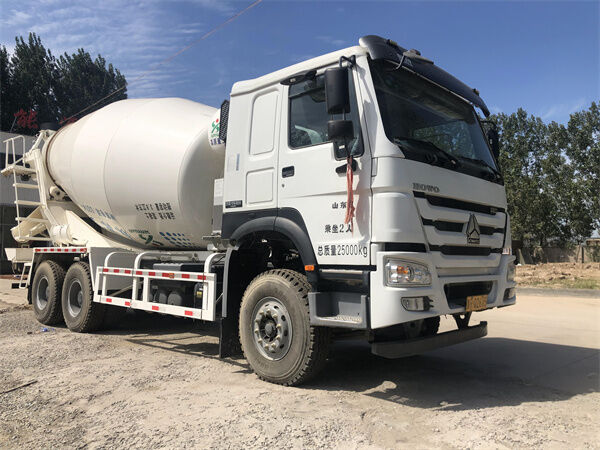 Howo kamion s mešalicom za beton