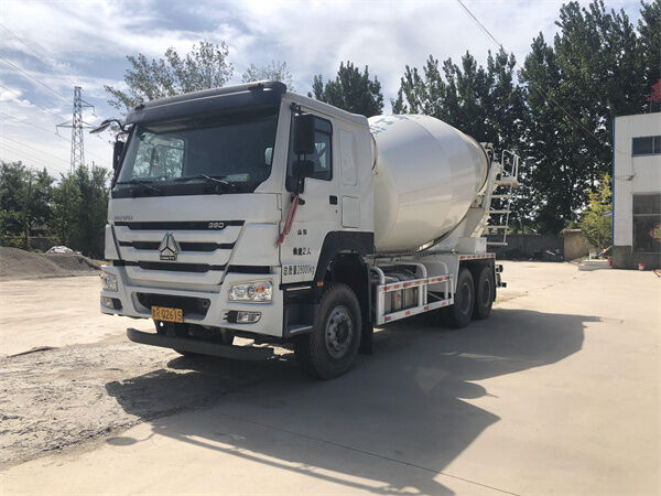 Howo kamion s mešalicom za beton
