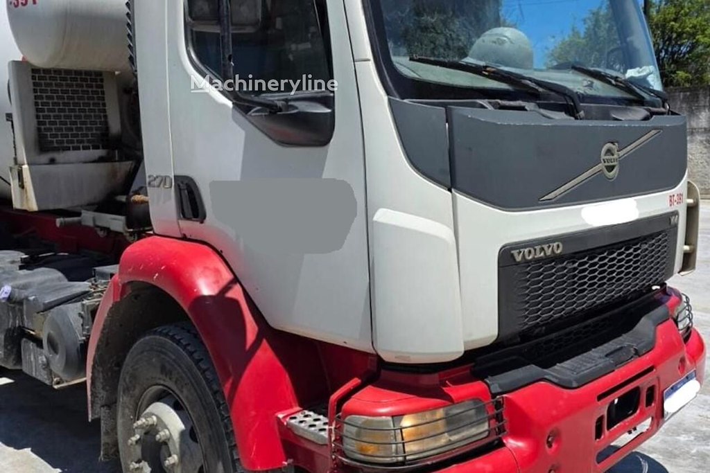 Volvo VM 270 kamion s mešalicom za beton