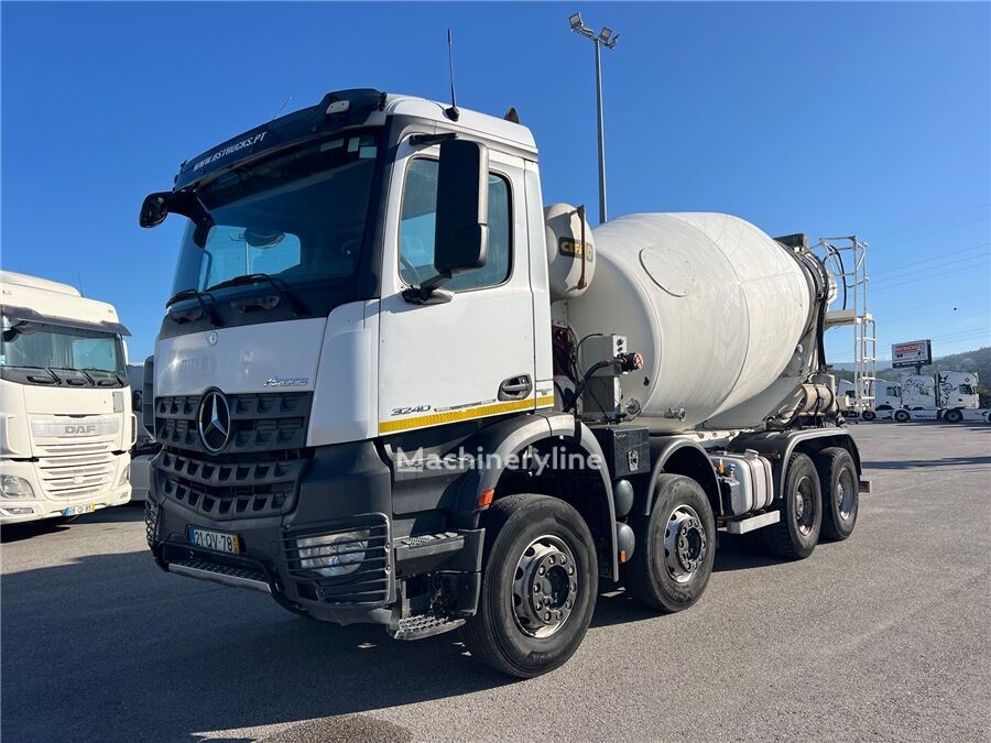 Mercedes-Benz AROCS 32.40 kamion s mešalicom za beton