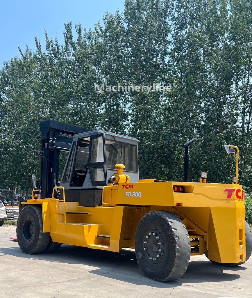 TCM FD300 utovarivač kontejnera