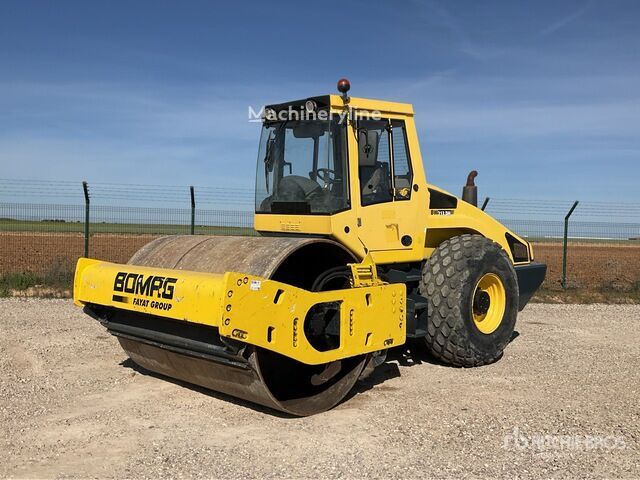 Prodaje se BOMAG BW213DH-4 kompaktor s jednim valjkom na aukciji
