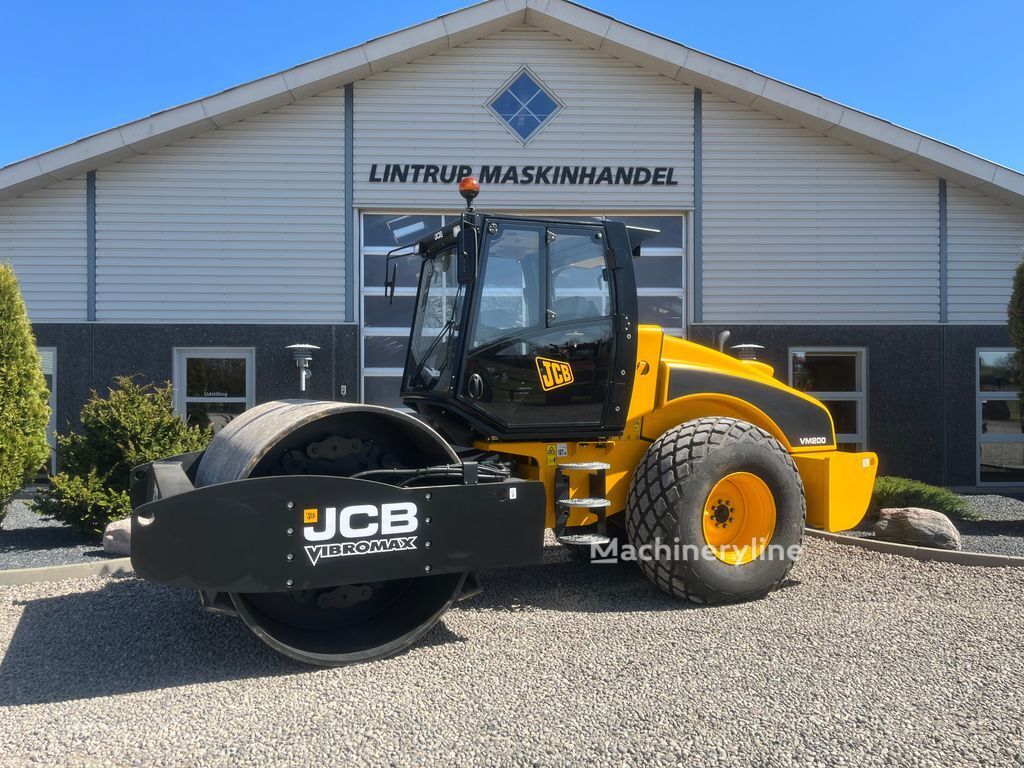 JCB VM200 kompaktor s jednim valjkom