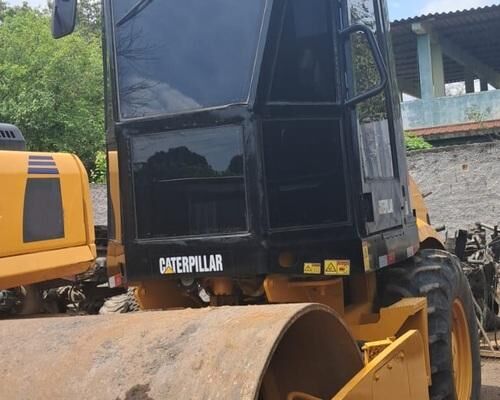 Novi Caterpillar CS431C kompaktor s jednim valjkom