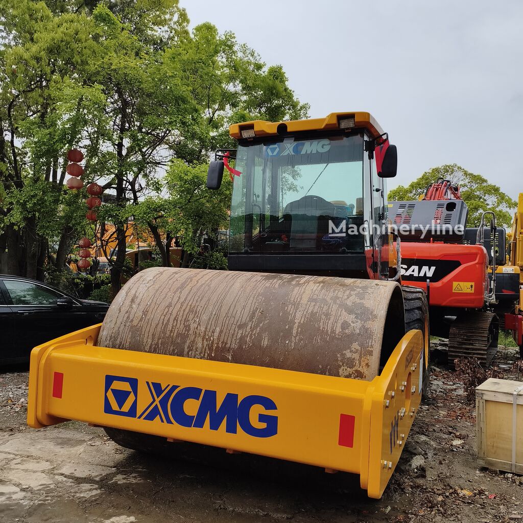 XCMG XS223J kompaktor s jednim valjkom