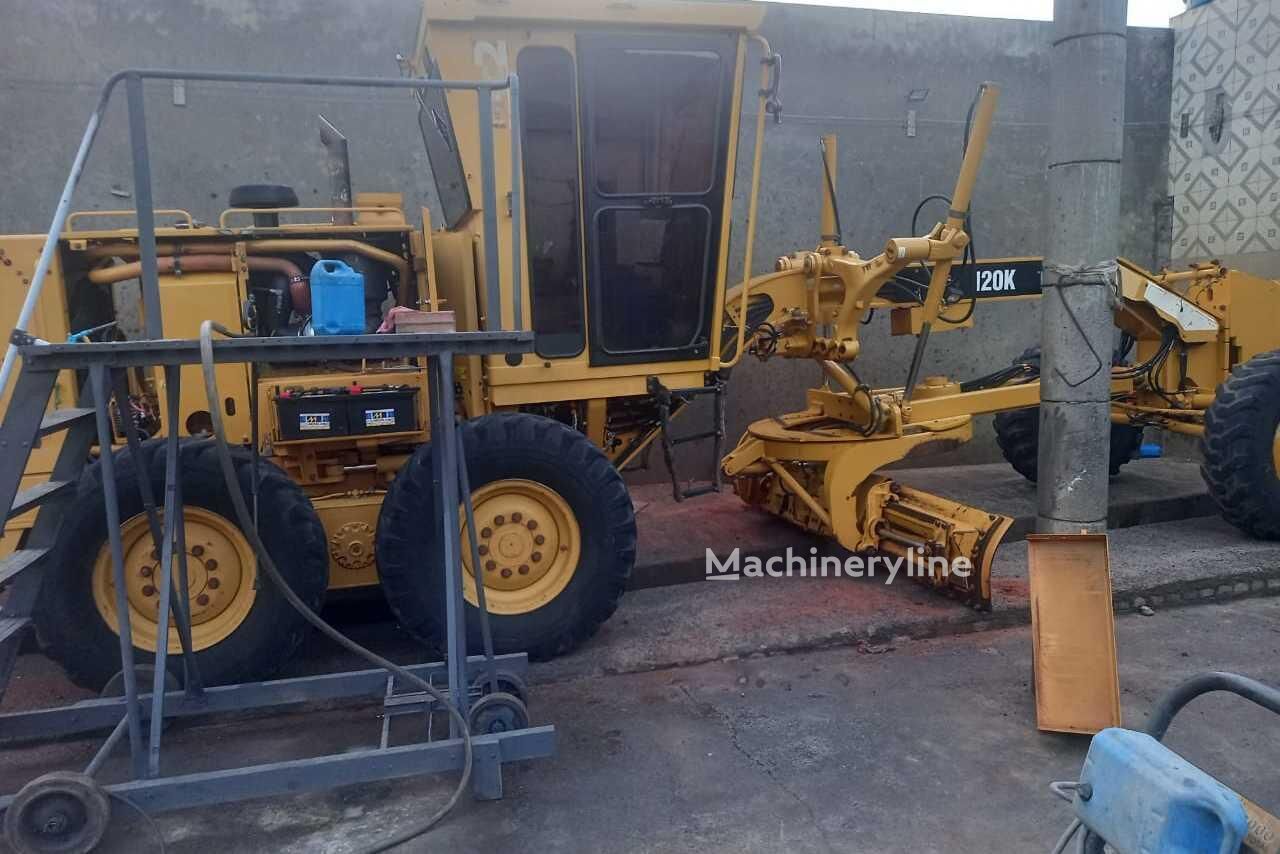 Novi Caterpillar 120K grejder