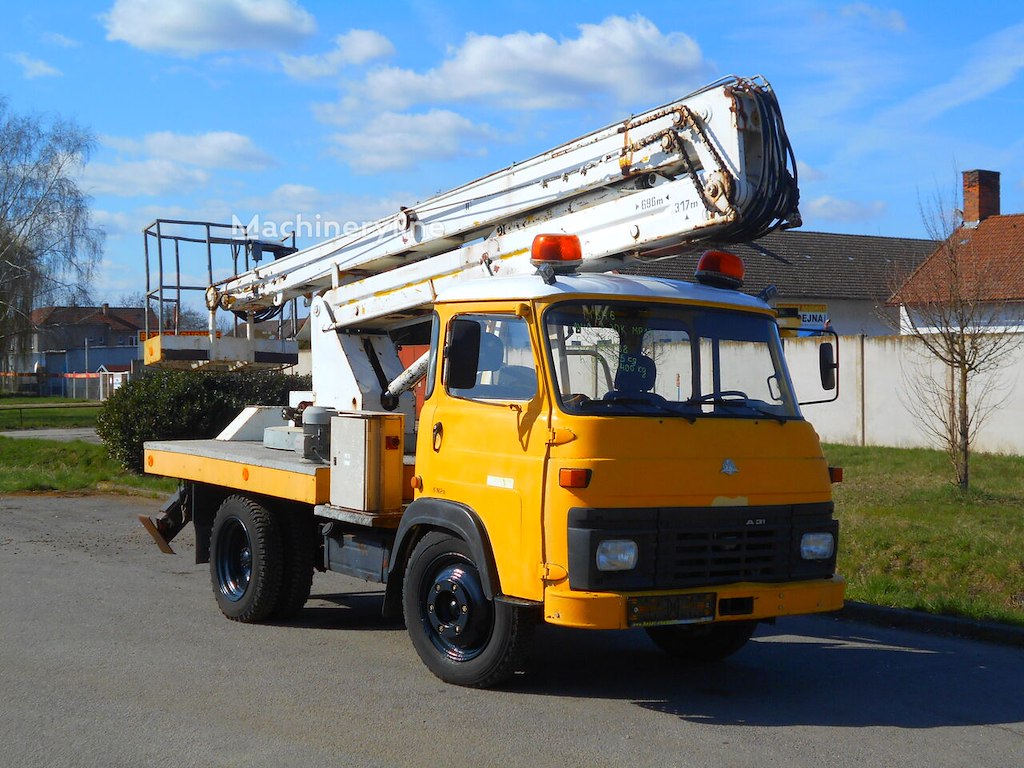 Avia A30K auto dizalica s korpom