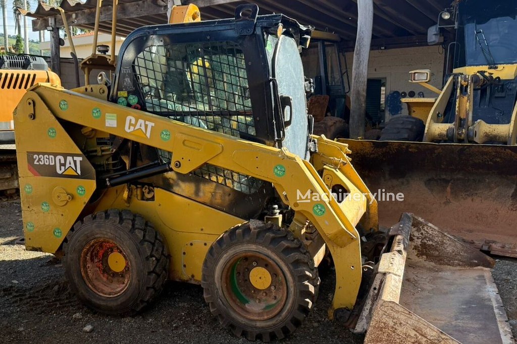 Novi Caterpillar 236 mini utovarivač