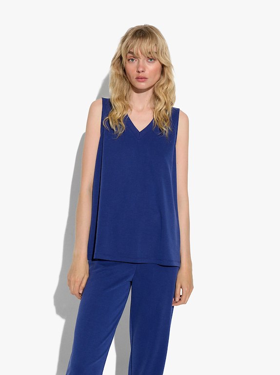 FLOWY TOP WITH V-NECK