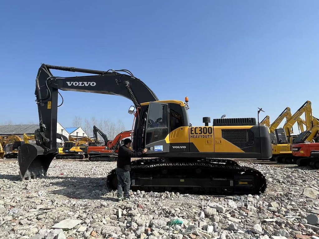 Volvo EC300 bager guseničar