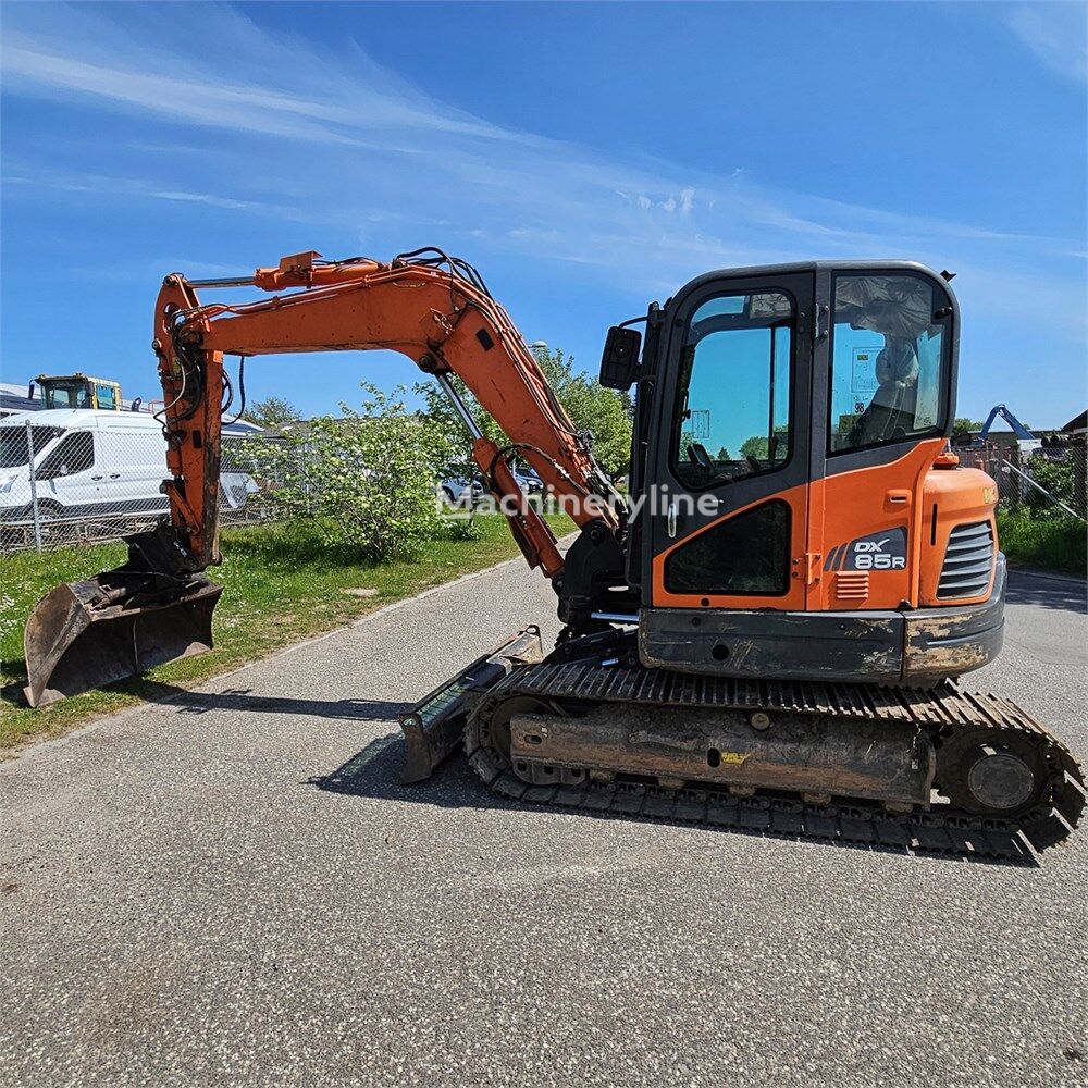 Prodaje se Doosan DX85 R-3 midi bager na aukciji