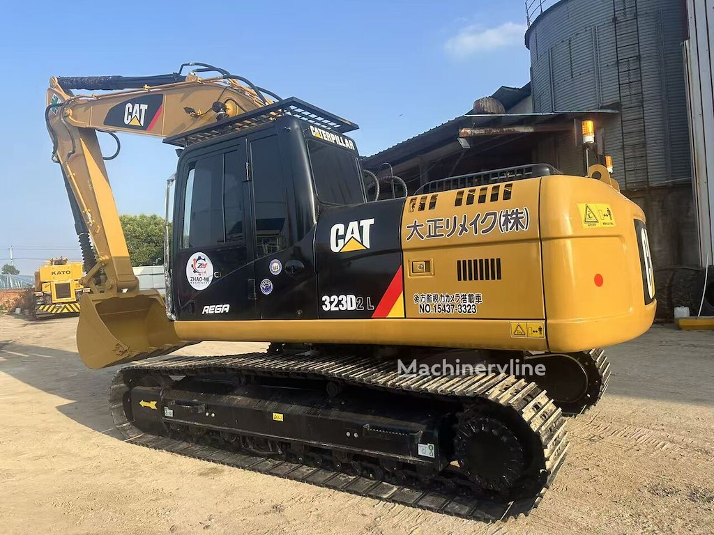 Caterpillar 323D2L bager guseničar