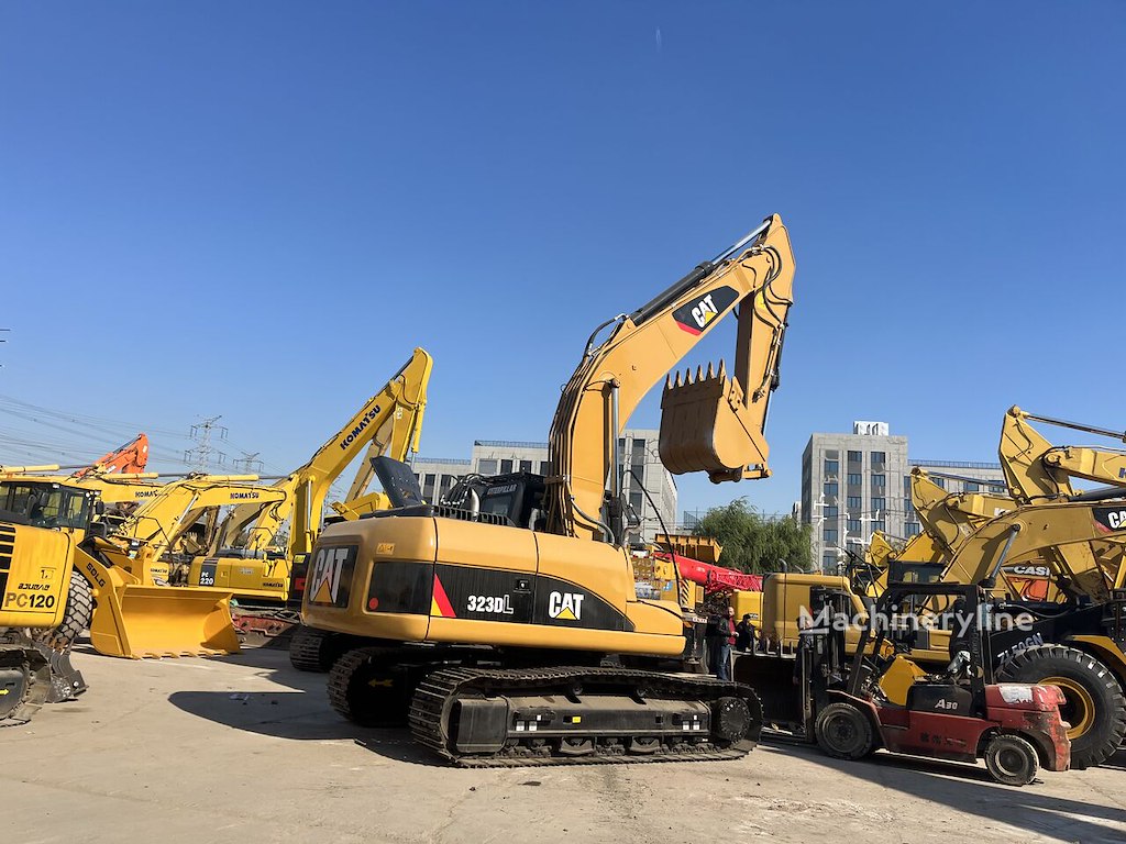 Caterpillar 323DL bager guseničar