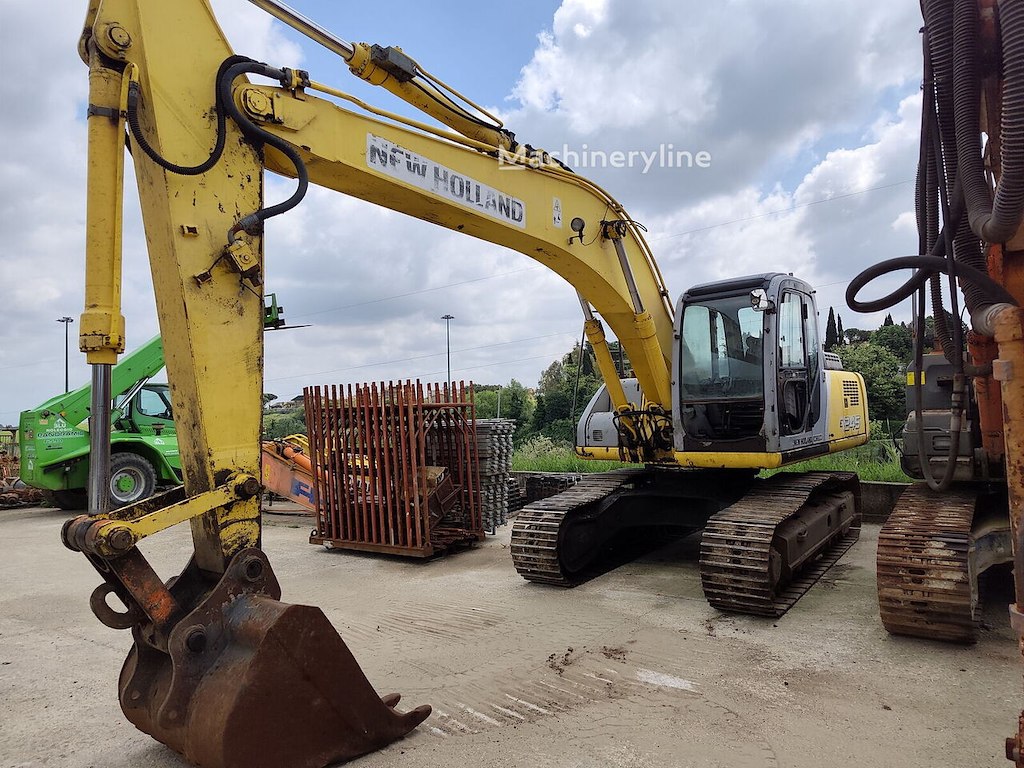 New Holland E245 bager guseničar