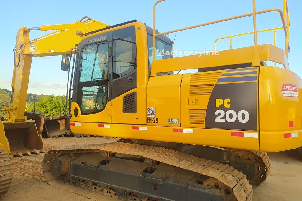 Novi Komatsu PC200 bager guseničar