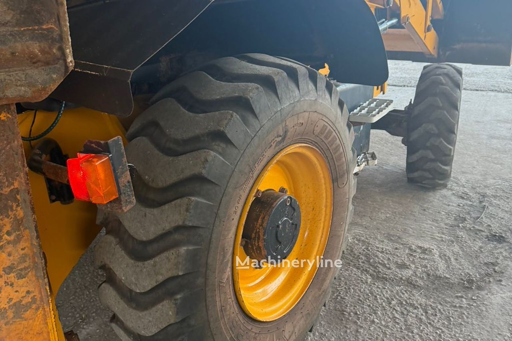 Novi JCB 3CX 18/18 bager-utovarivač