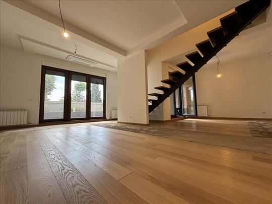 Četvorosoban dupleks | 144 m² + dvorište 125 m² |
