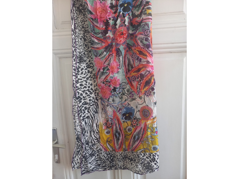 Desigual esarpa
