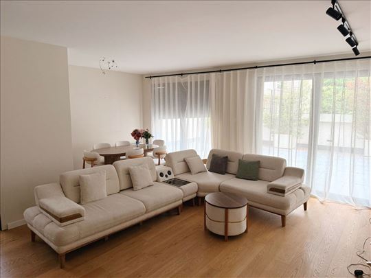 Lux Smart Stan 145m2 sa baštom Neimar
