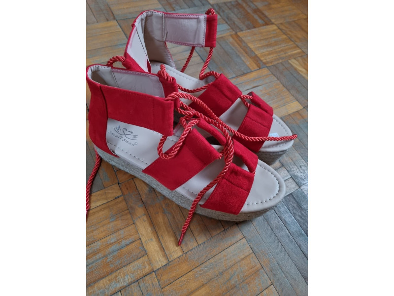 Small swan crvene sandale 39