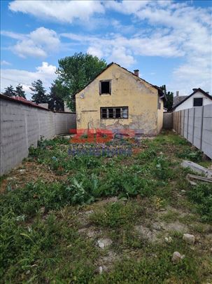 Kuća - poslovni prostor u centru Starih Banovaca