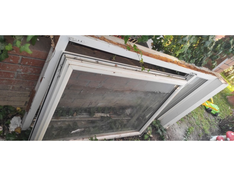 PVC prozor sa roletnom
