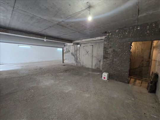 Komforna garaža 47m2 za detailing, radionicu