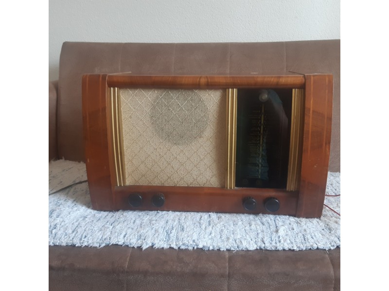 Vintage radio Tesla 54C-cevni radio