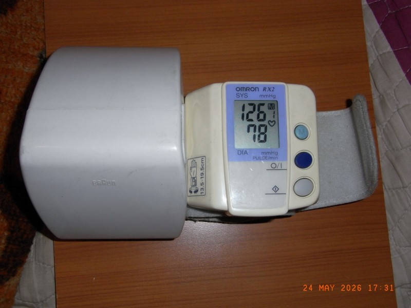 OMRON RX2-zglobni merač krvnog pritiska.
