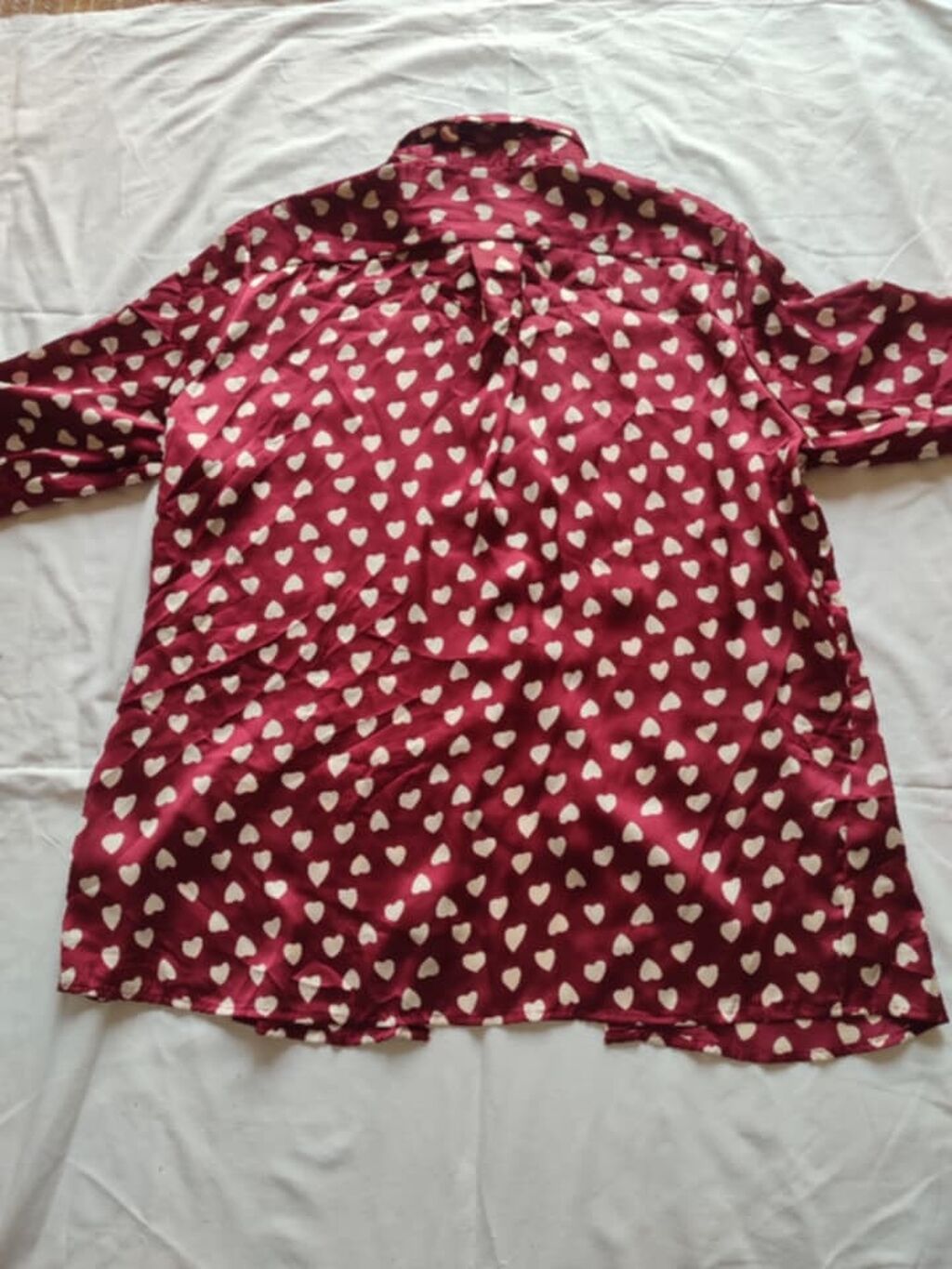 Košulja sa printom srca – bordo.ESMARA. - Model: klasična dugmadna