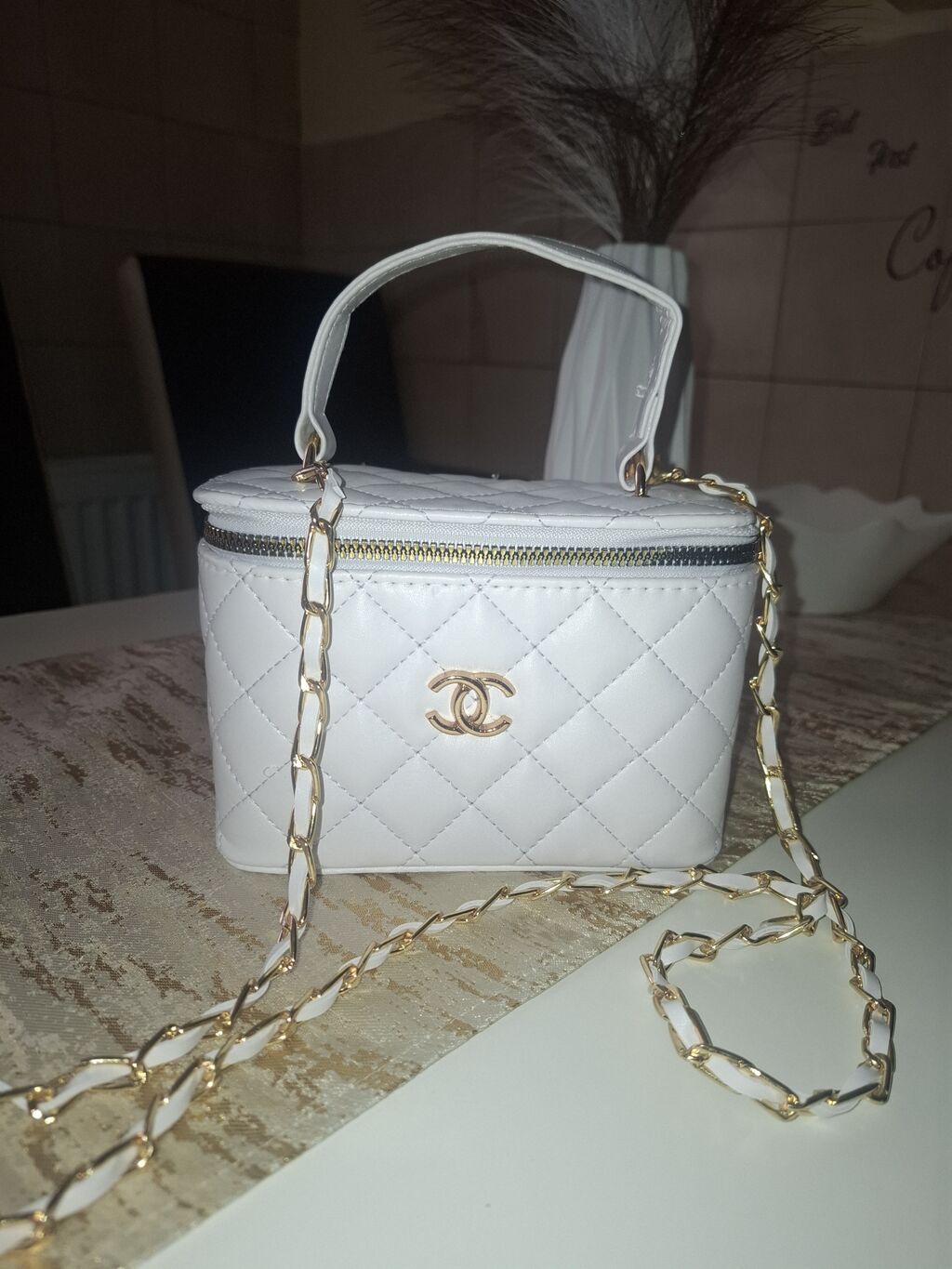 Nova torba. aktuelan model chanel torbice,sa duzim kaisem. turska