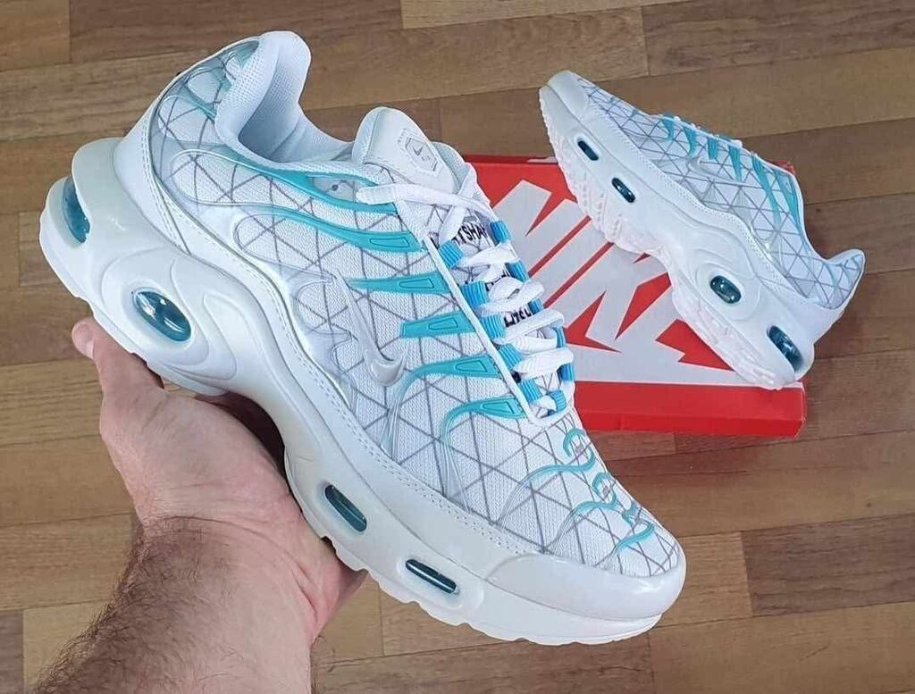 Nike Air Max Plus (TN) patike – bele sa tirkiznim detaljima -