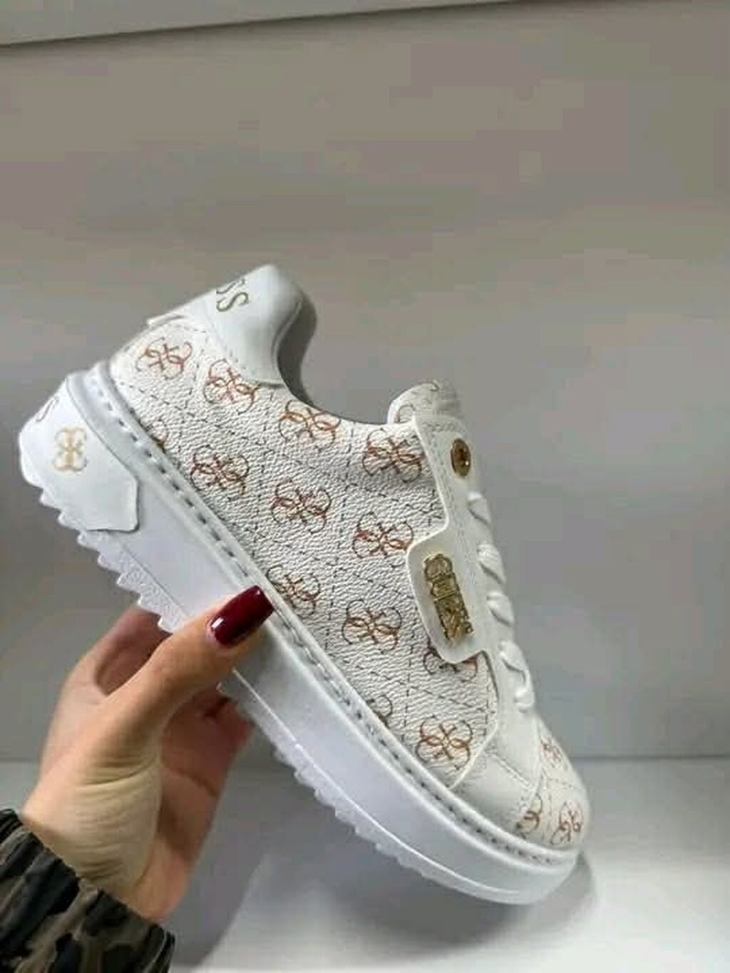 GUESS patike bele sa monogram uzorkom. - Materijal gornjišta